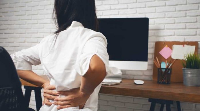 Middle Left Back Pain; Causes, Symptoms, Diagnosis & Treatment